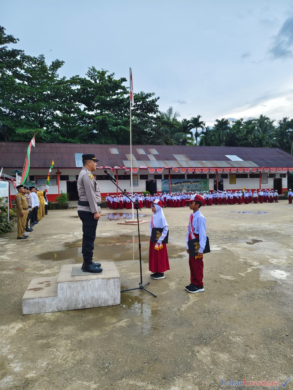 Kapolsek Tempuling Jadi Pembina Upacara di SDN 008 Teluk Jira, Ajak ...